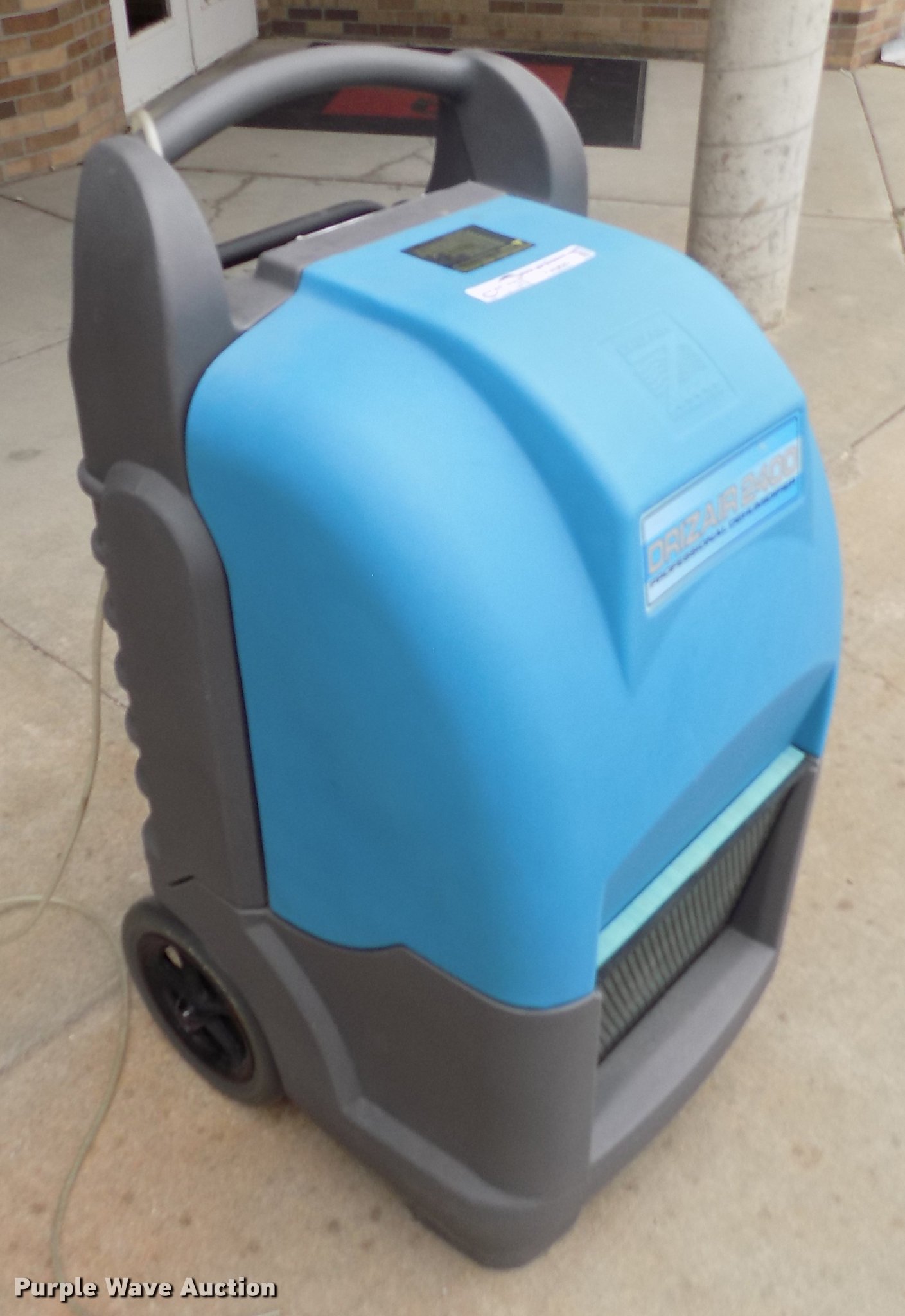 Drizair 2400 dehumidifier in Concordia, KS | Item FA9687 sold | Purple Wave