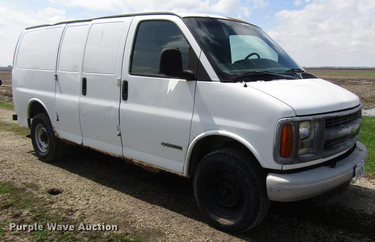 2000 Chevrolet Express G3500 van in Arcola, IL | Item DF7937 sold ...