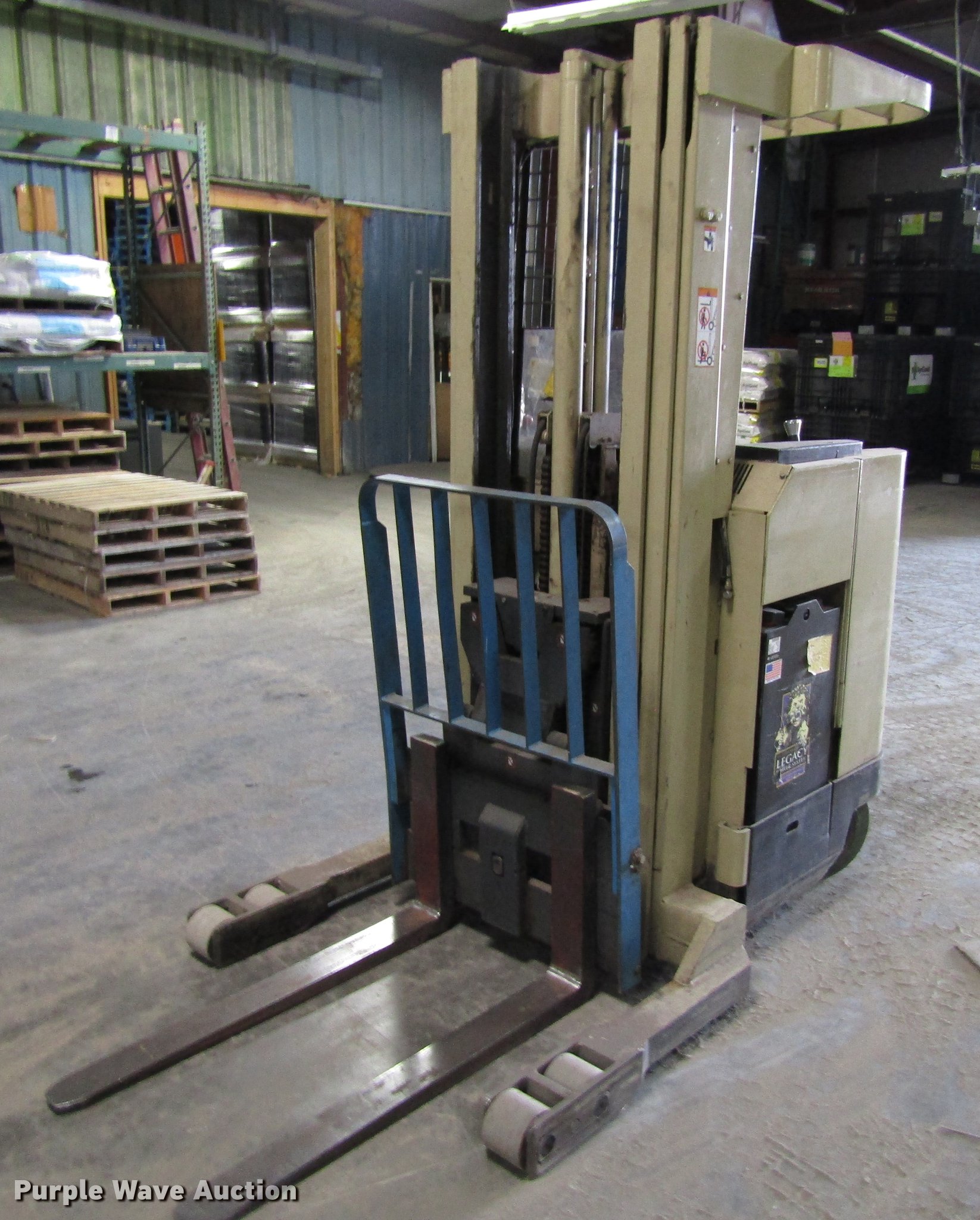 1979 Crown 35RRTT forklift in Mount Pleasant, IA | Item EU9601 sold ...