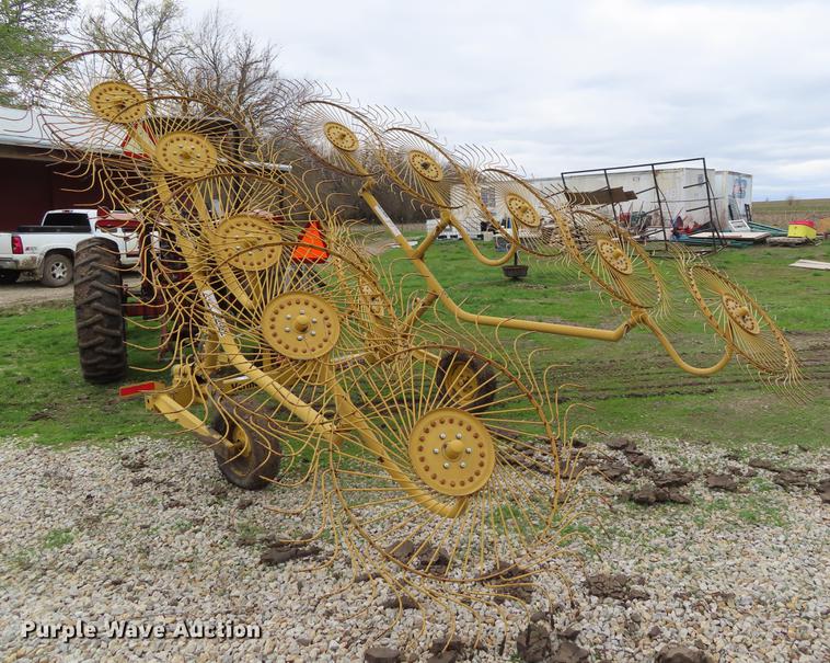 Vermeer WR220 hay rake in Auburn, KS | Item DF7793 sold | Purple Wave