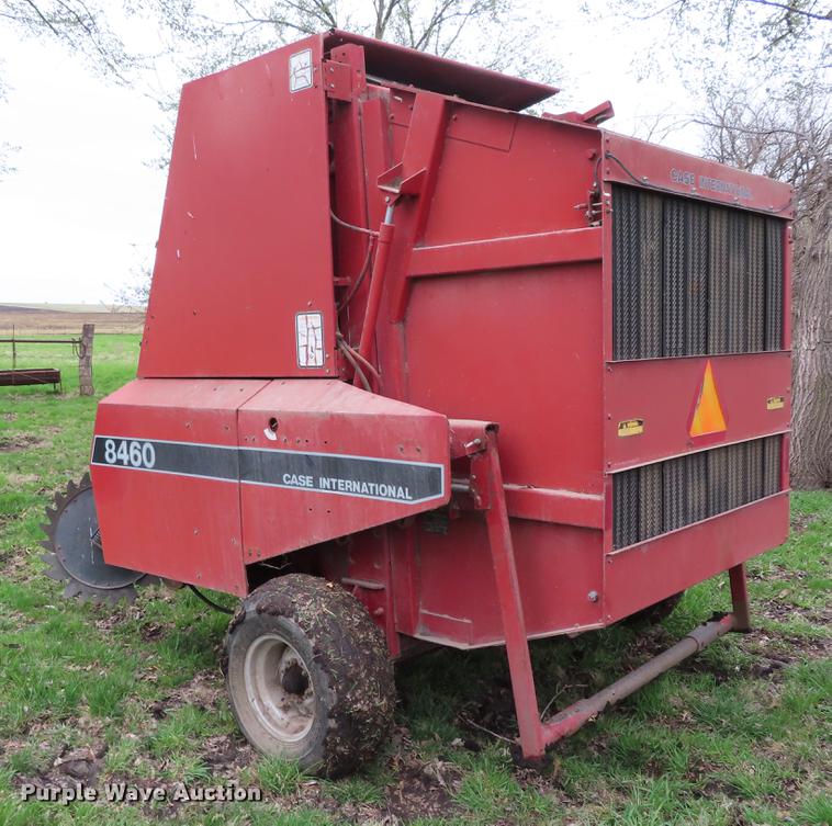 1990 Case IH 8460 round baler in Auburn, KS | Item DF7799 sold | Purple ...