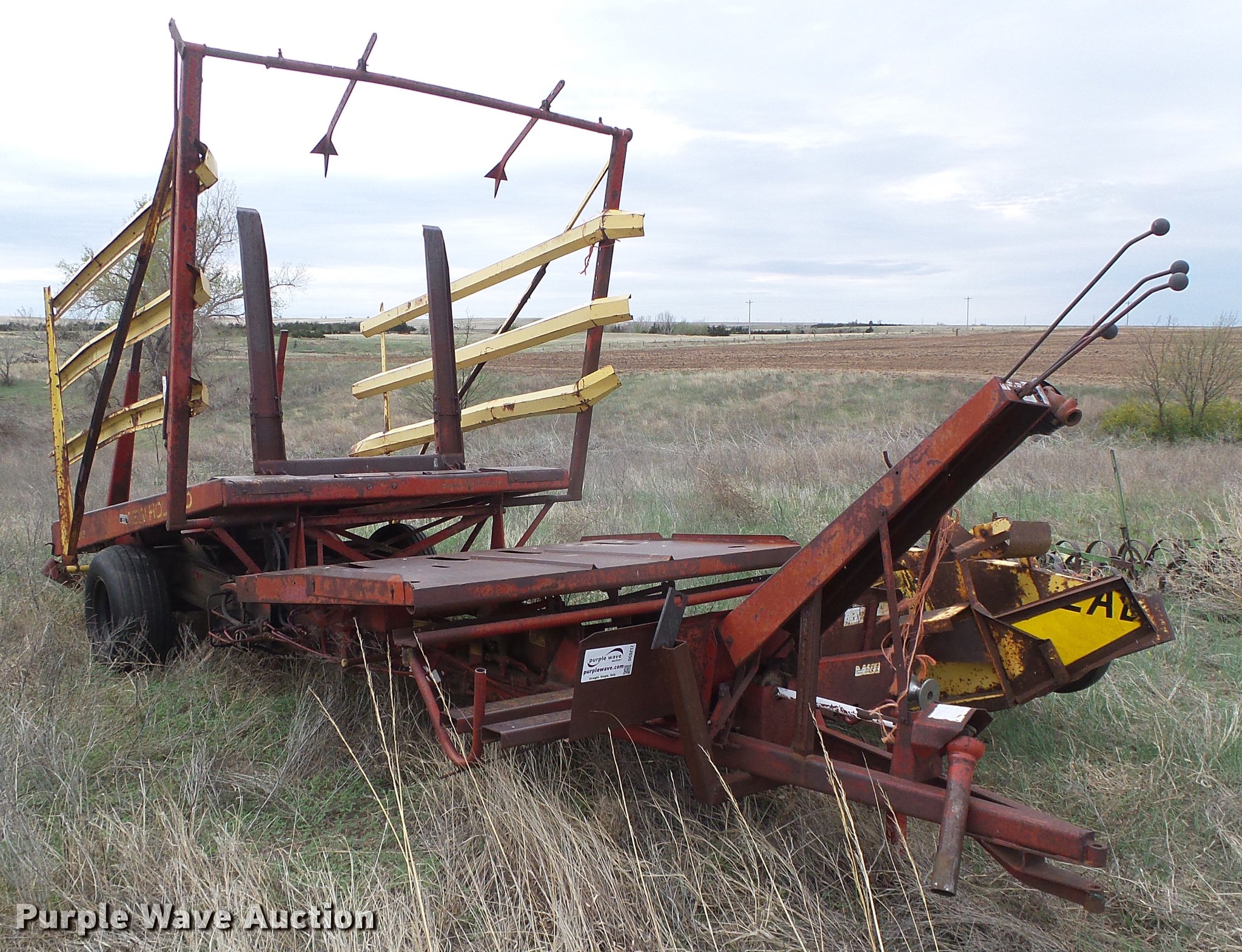 New Holland Stackliner 1012 bale stacker in Ford, KS | Item DC5217 sold ...