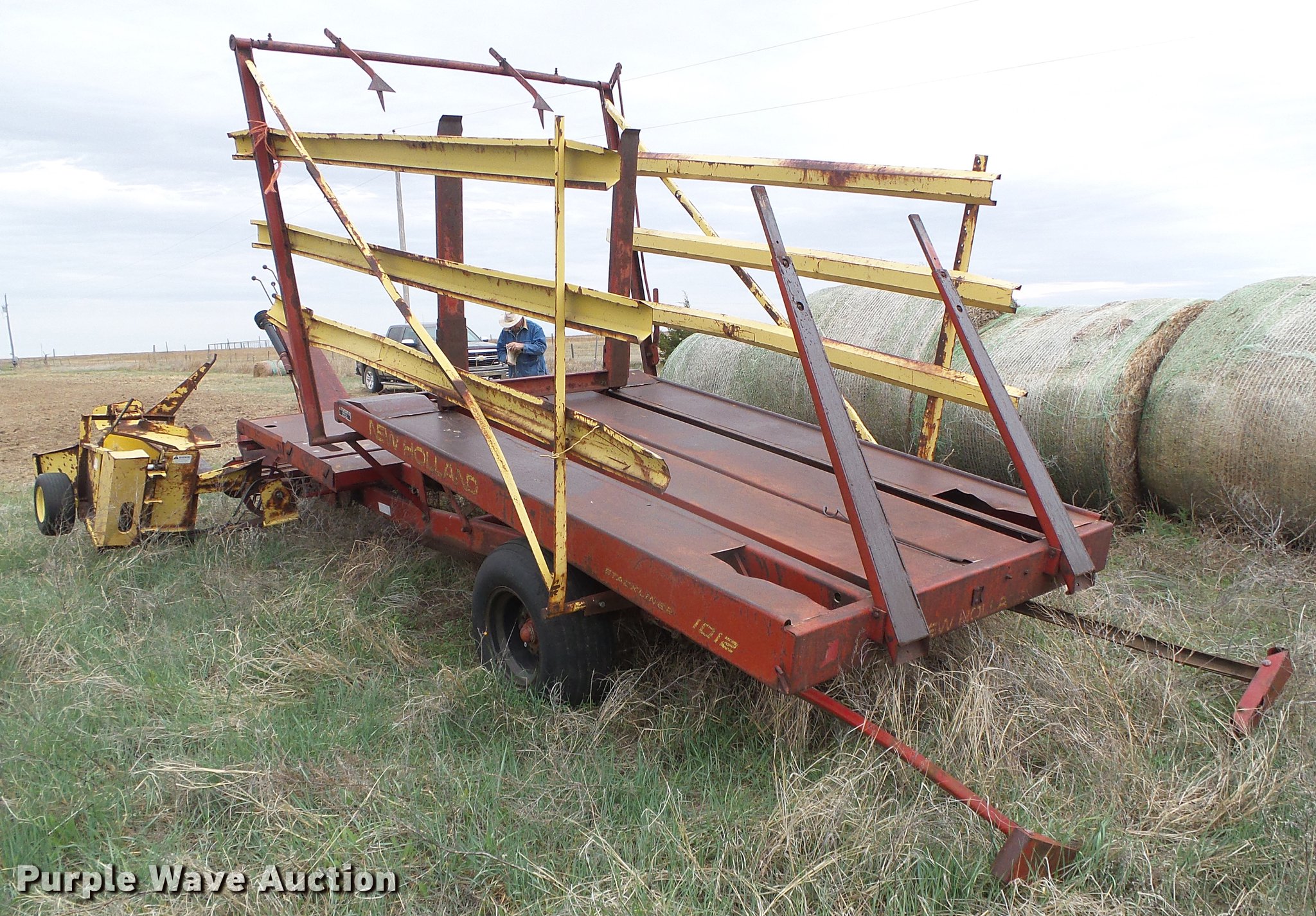 New Holland Stackliner 1012 bale stacker in Ford, KS | Item DC5217 sold ...