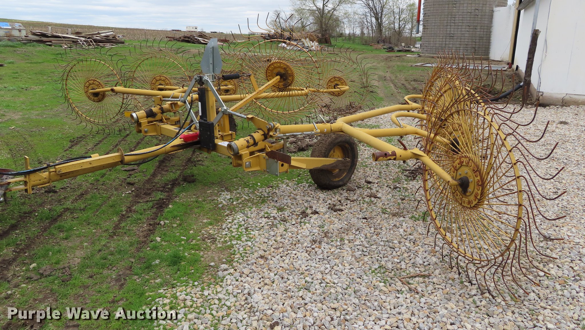 Vermeer WR220 hay rake in Auburn, KS | Item DF7793 sold | Purple Wave