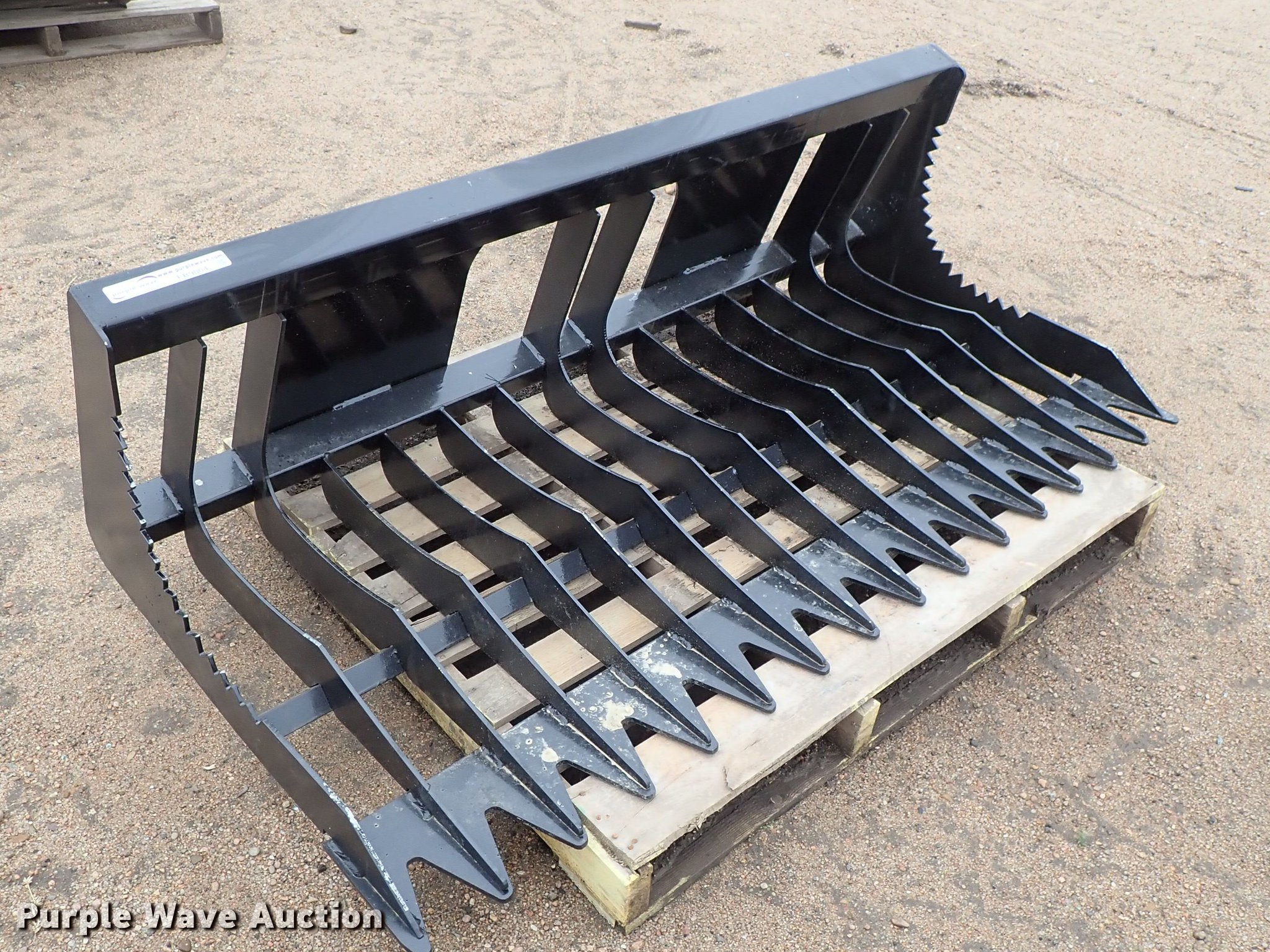 Brute rock bucket in Kinsley, KS | Item FB9004 sold | Purple Wave