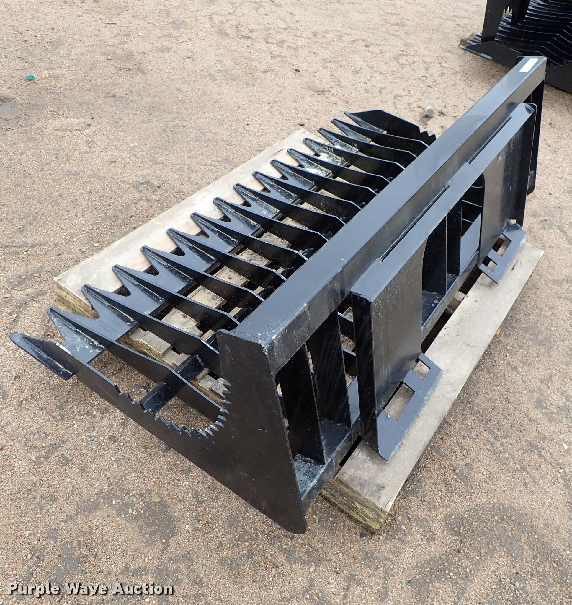 Brute rock bucket in Kinsley, KS | Item FB9004 sold | Purple Wave