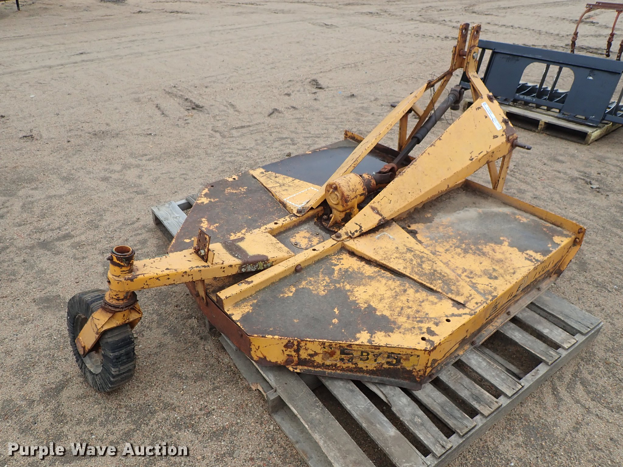 FMC rotary mower in Kinsley, KS | Item FB9012 sold | Purple Wave