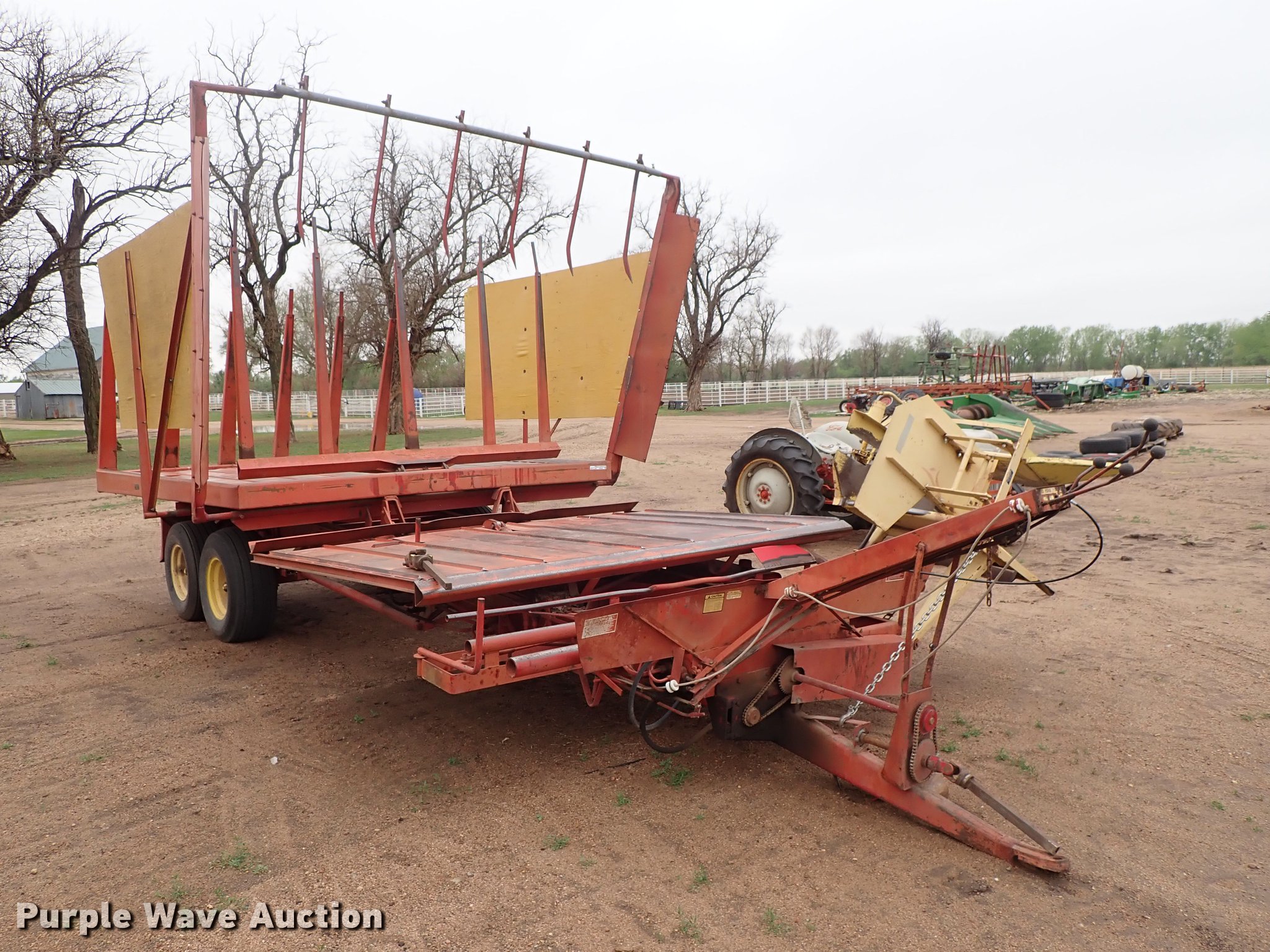 New Holland Stackliner 1044 bale stacker in Kinsley, KS | Item FB9025 ...