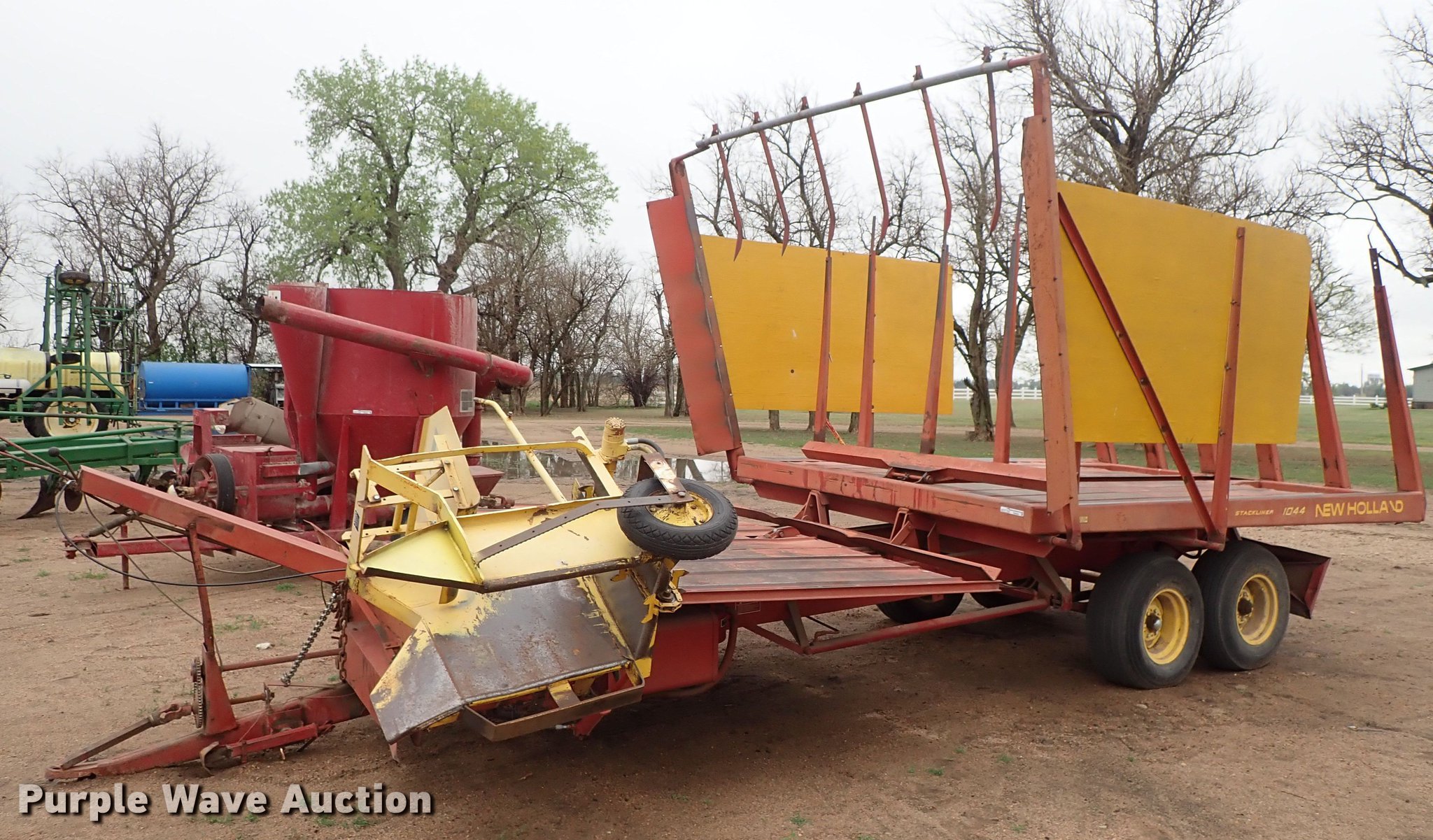 New Holland Stackliner 1044 bale stacker in Kinsley, KS | Item FB9025 ...