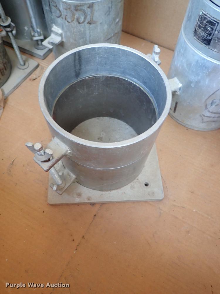 (7) Proctor molds in Wichita, KS | Item DQ9638 sold | Purple Wave