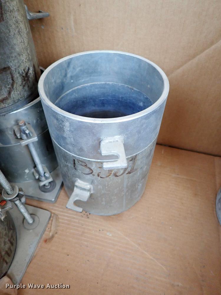 (7) Proctor molds in Wichita, KS | Item DQ9638 sold | Purple Wave