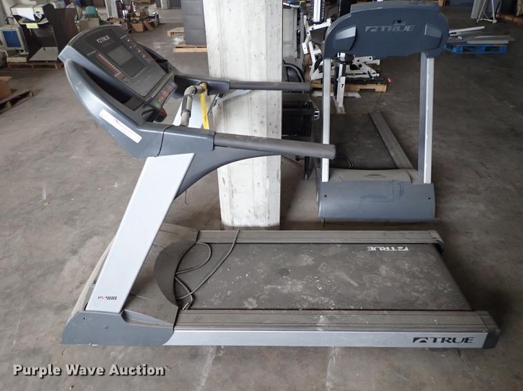 True PS900 treadmill in Wichita, KS | Item FN9931 sold | Purple Wave