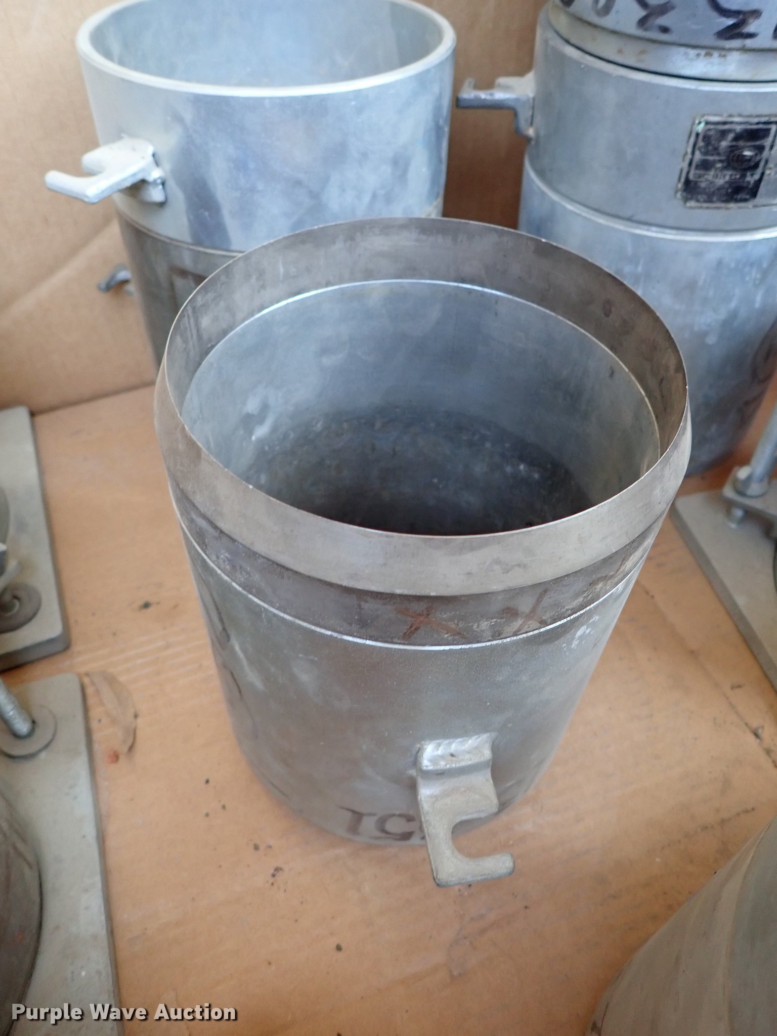 (7) Proctor molds in Wichita, KS | Item DQ9638 sold | Purple Wave