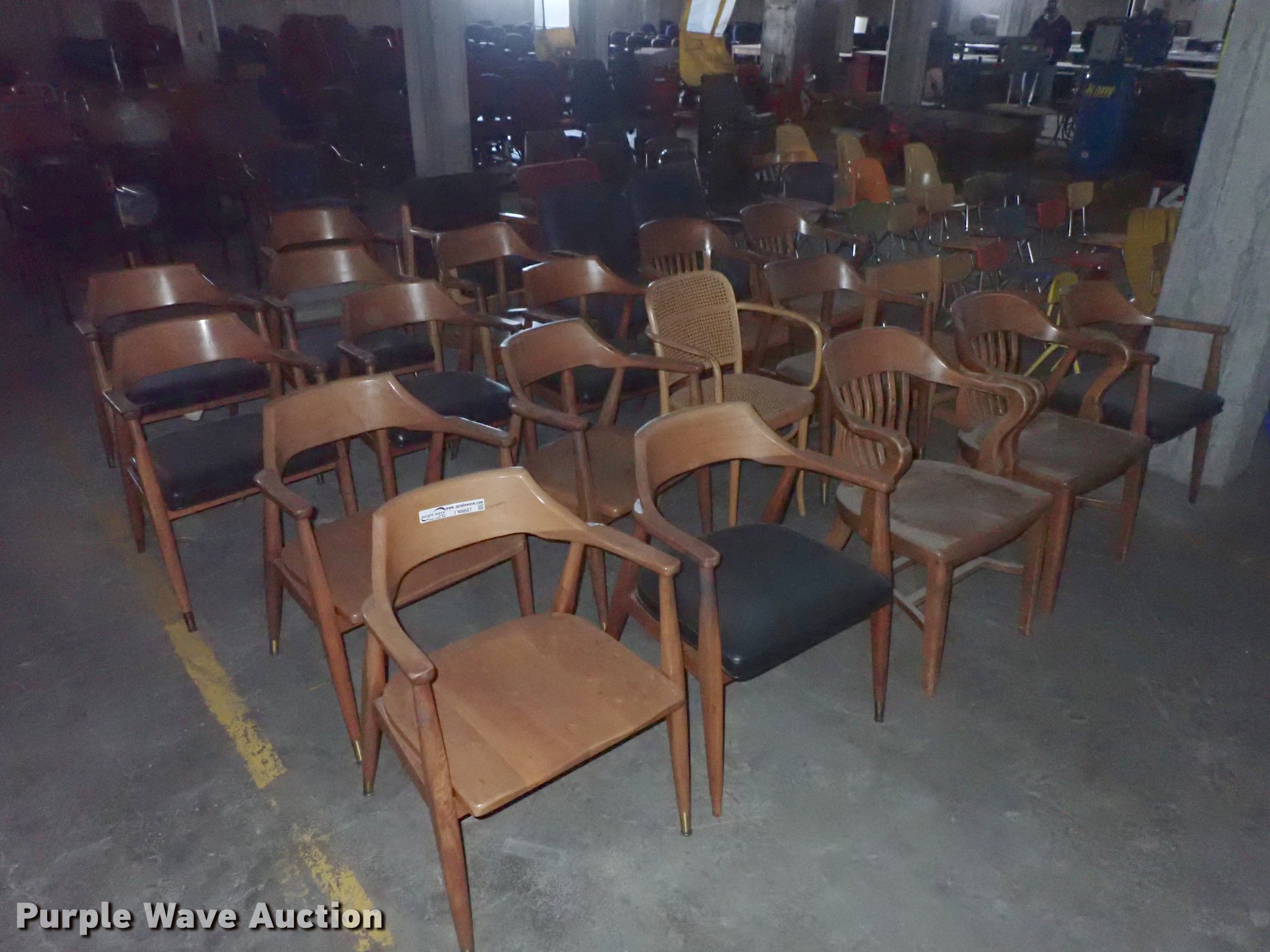 (23) chairs in Wichita, KS | Item FN9887 sold | Purple Wave