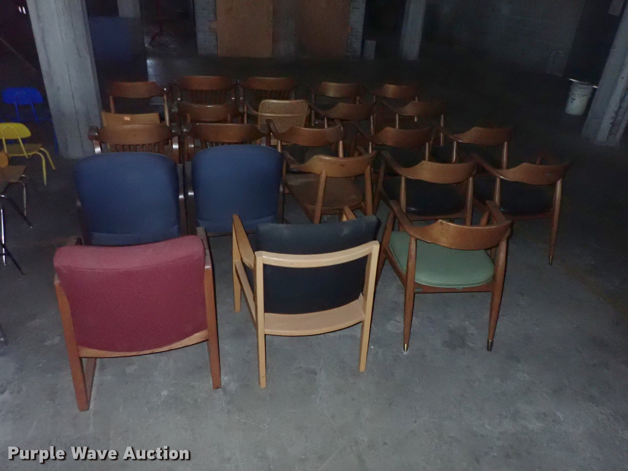 (23) chairs in Wichita, KS | Item FN9887 sold | Purple Wave