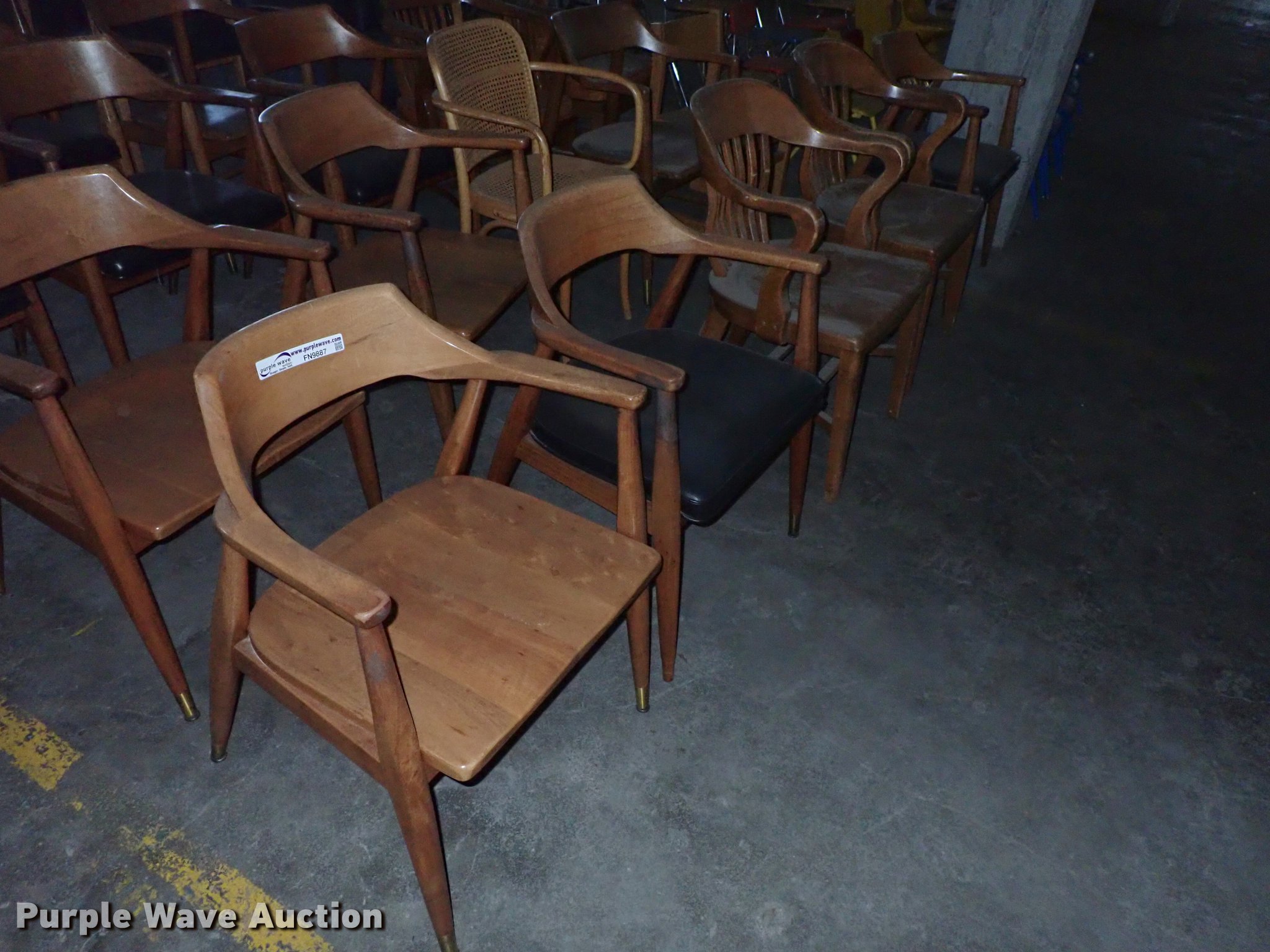(23) chairs in Wichita, KS | Item FN9887 sold | Purple Wave
