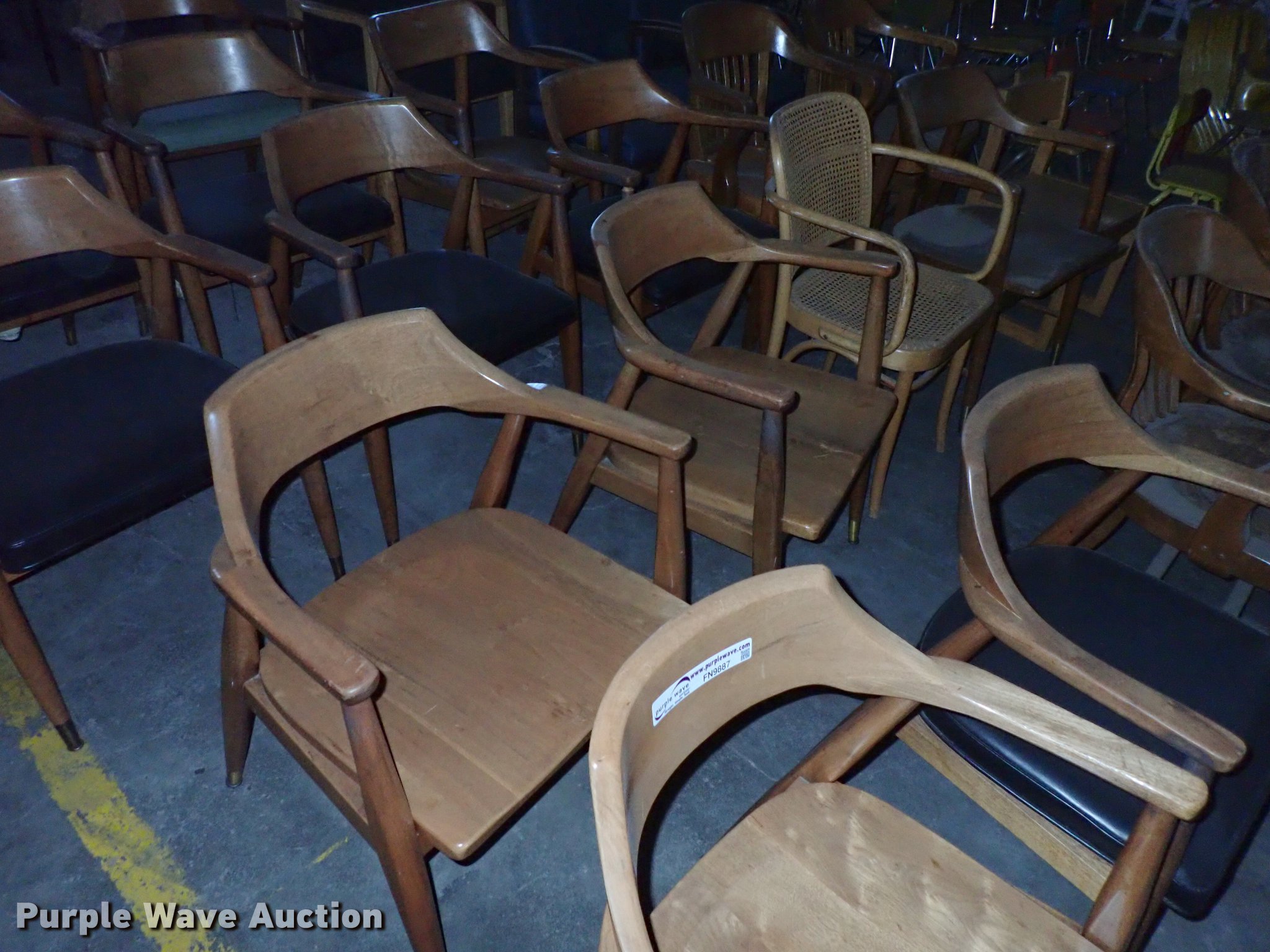 (23) chairs in Wichita, KS | Item FN9887 sold | Purple Wave