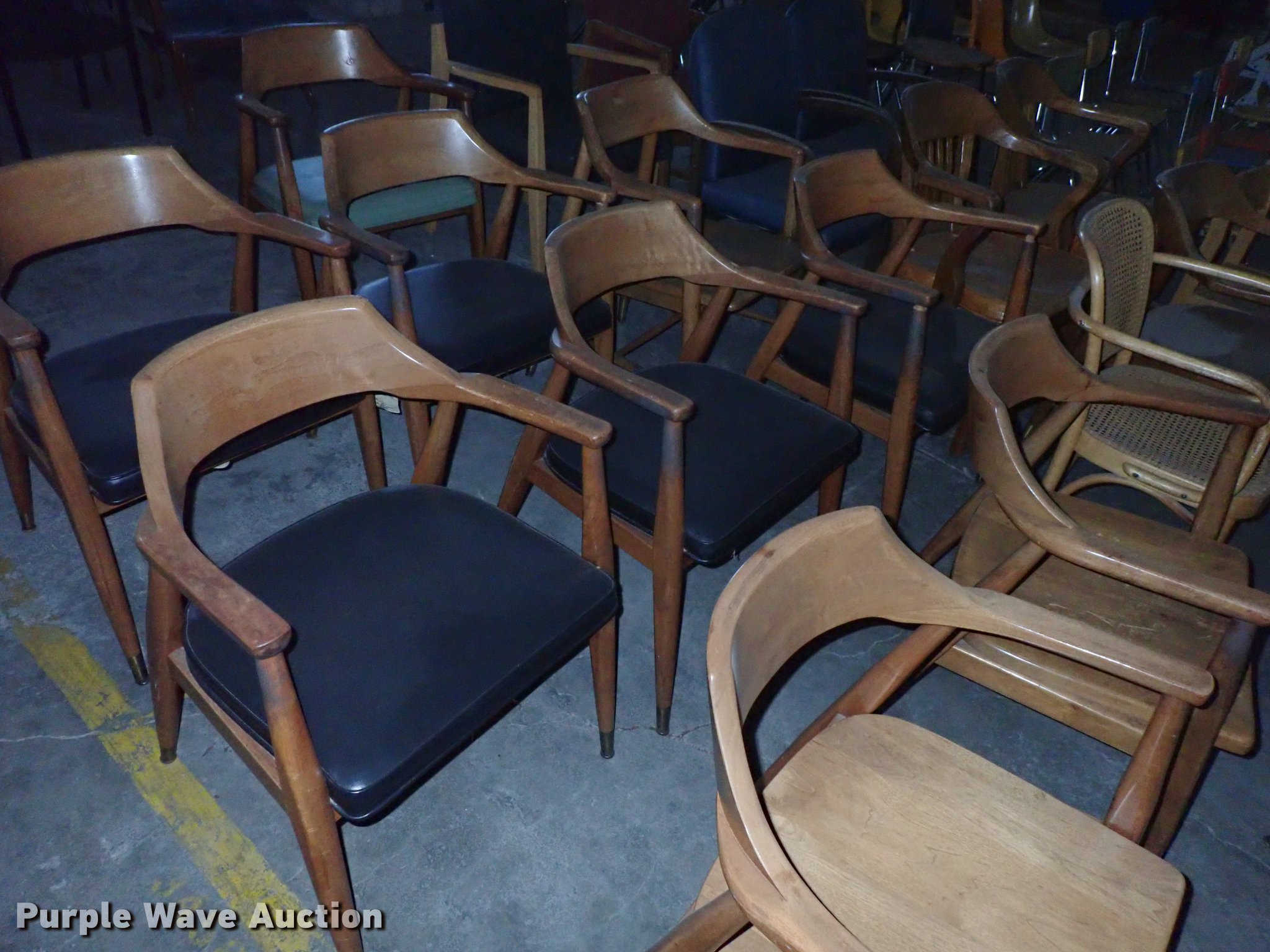 (23) chairs in Wichita, KS | Item FN9887 sold | Purple Wave