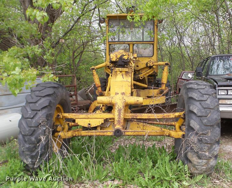 Caterpillar 12 rigid frame motor grader in Rulo, NE | Item DC4625 sold ...