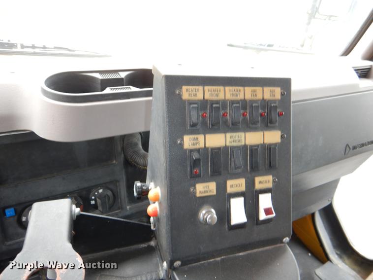 1998 International Mid Bus 3400 school bus in Eudora, KS | Item DG1042 ...