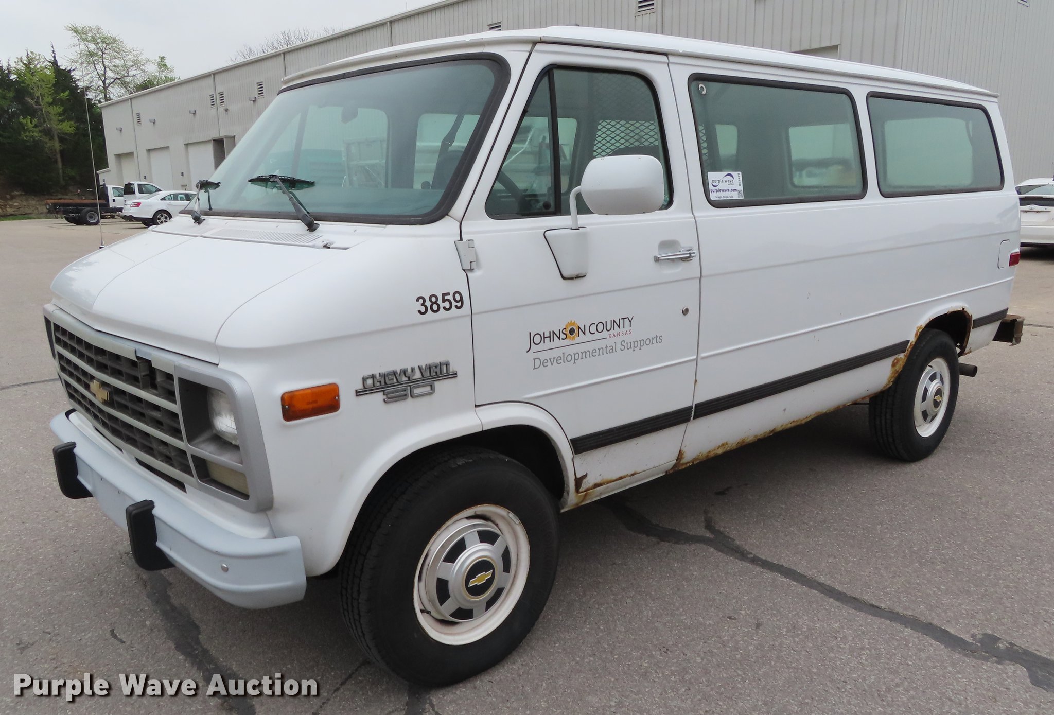 1993 Chevrolet G30 van in Olathe, KS | Item DE3428 sold | Purple Wave