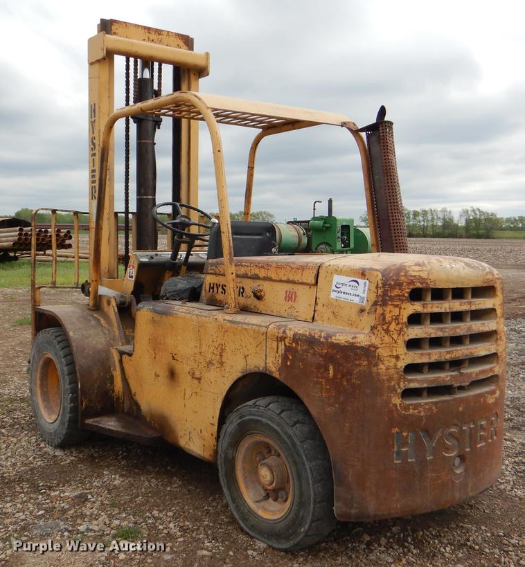 1984 Hyster H80C forklift in Topeka, KS | Item DG1005 sold | Purple Wave