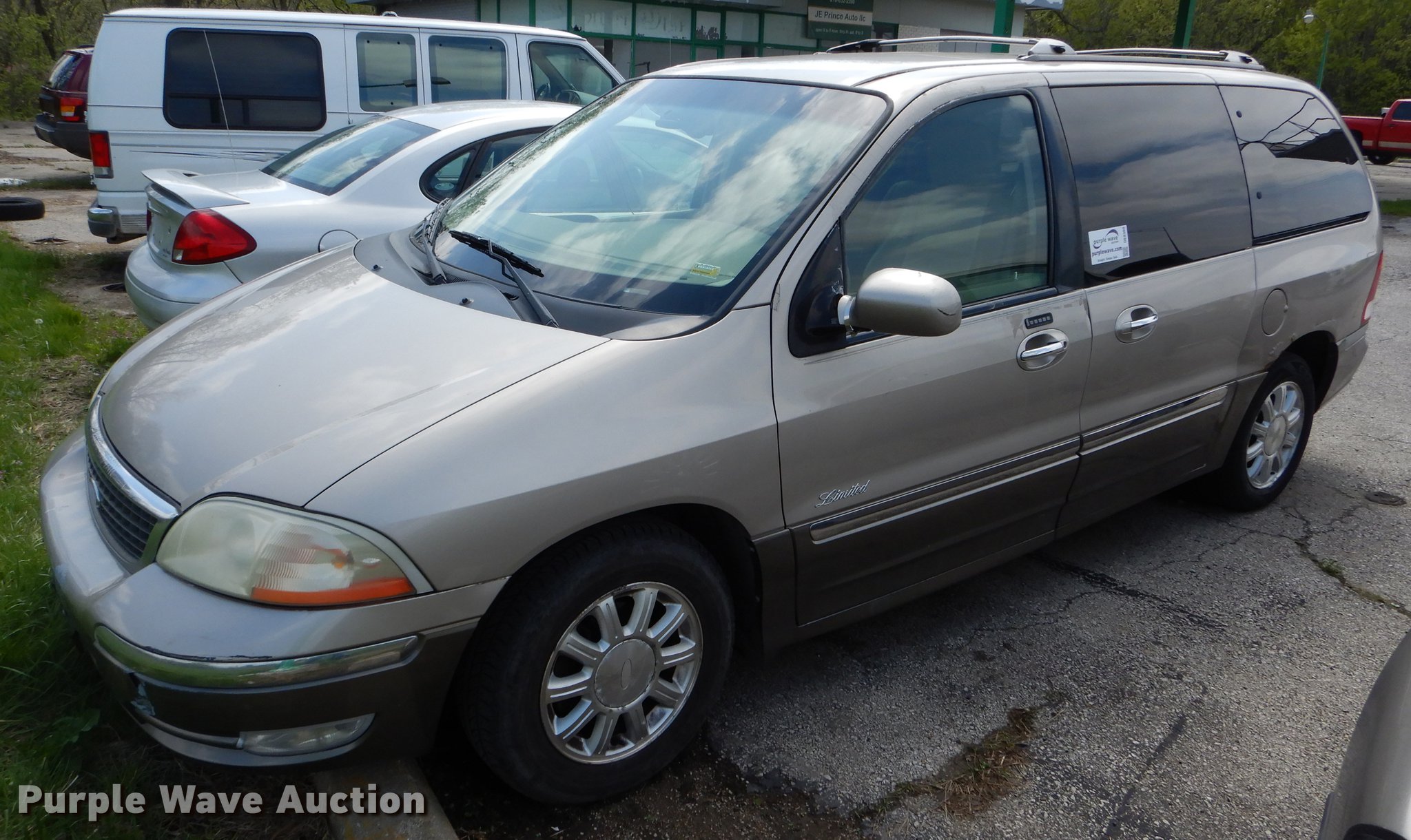 2001 Ford Windstar Limited van in Cameron, MO | Item DE8360 sold ...
