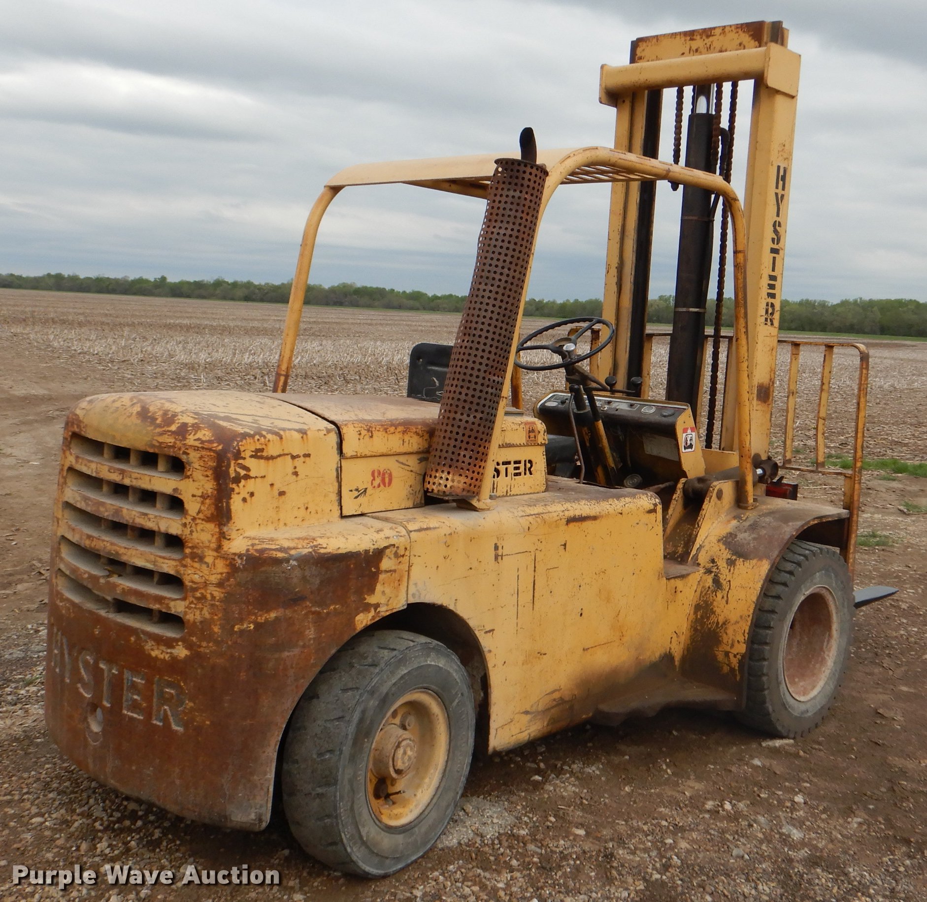 1984 Hyster H80C forklift in Topeka, KS | Item DG1005 sold | Purple Wave