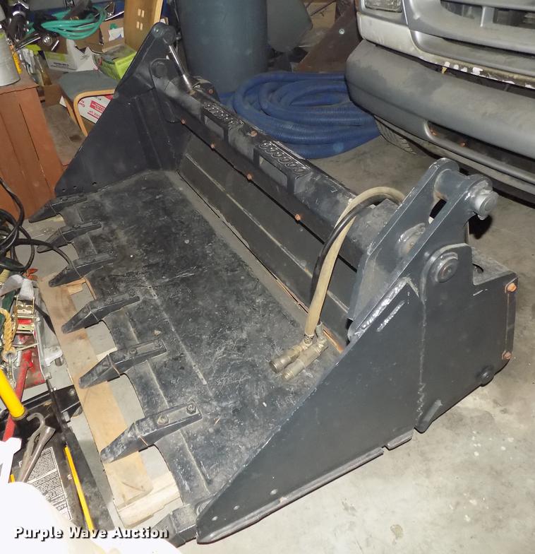 Bobcat 68ComboBkt combination bucket in Lincoln, NE | Item DZ9693 sold ...