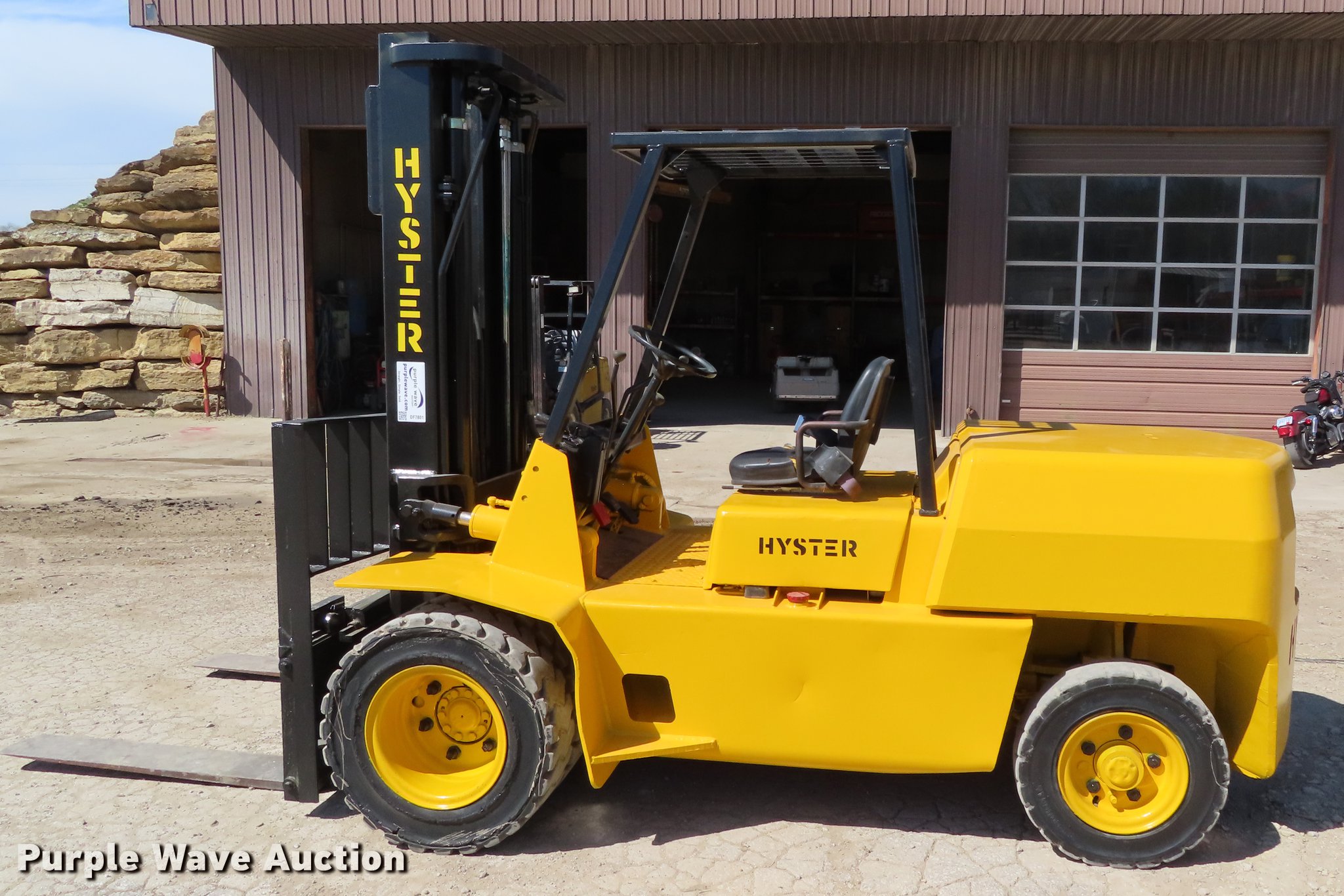 Hyster H100XL forklift in Tonganoxie, KS | Item DF7801 sold | Purple Wave