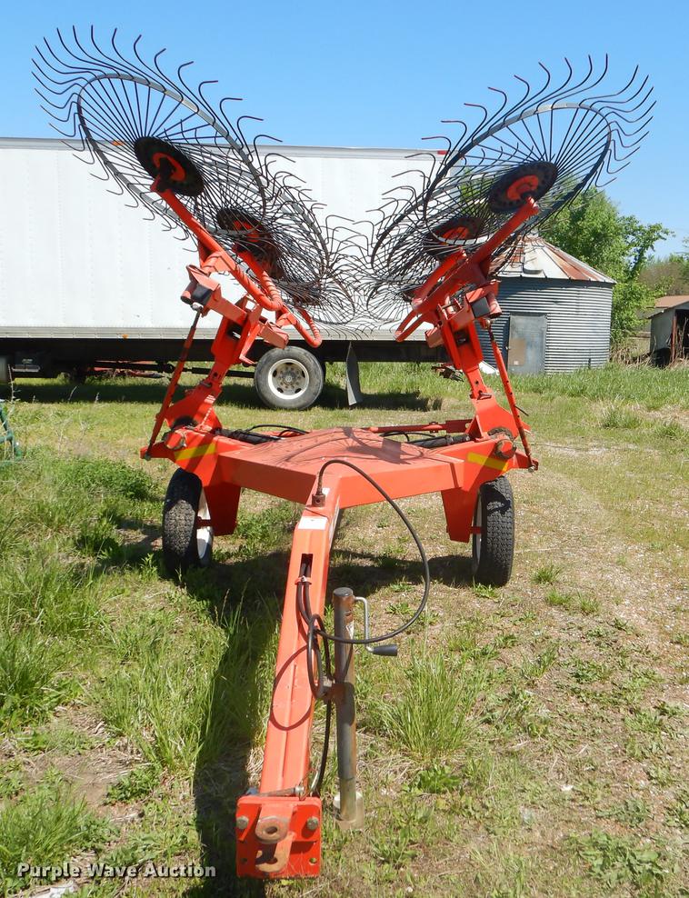 2013 Kuhn SR110 hay rake in Fredonia, KS | Item FH9365 sold | Purple Wave
