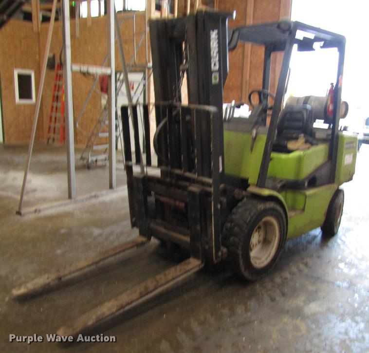 1996 Clark CGP30 forklift in Linwood, MI | Item DF8000 sold | Purple Wave