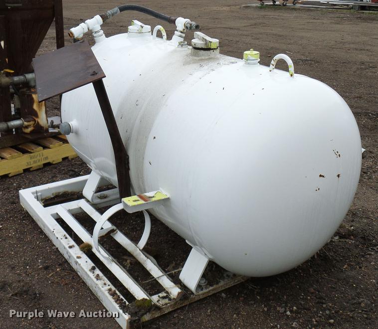 Roy E Mason tank in Larkspur, CO | Item EO9817 sold | Purple Wave