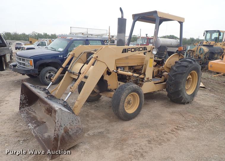 Ford 3450 tractor in Park City, KS | Item DF8846 for sale | Purple Wave
