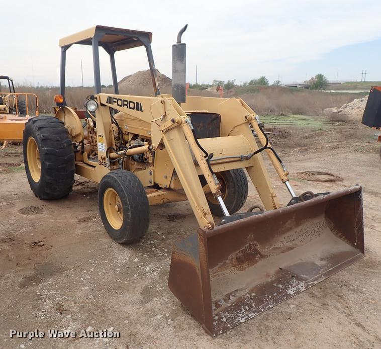 Ford 3450 tractor in Park City, KS | Item DF8846 for sale | Purple Wave