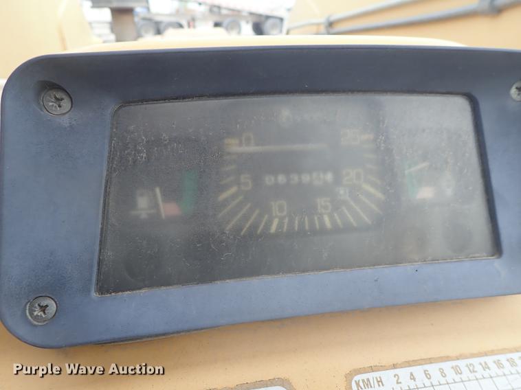 Ford 3450 tractor in Park City, KS | Item DF8846 for sale | Purple Wave