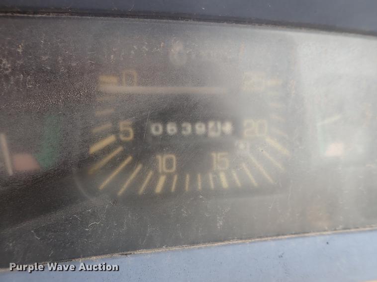 Ford 3450 tractor in Park City, KS | Item DF8846 for sale | Purple Wave