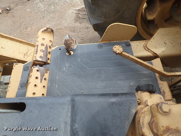 Ford 3450 tractor in Park City, KS | Item DF8846 for sale | Purple Wave