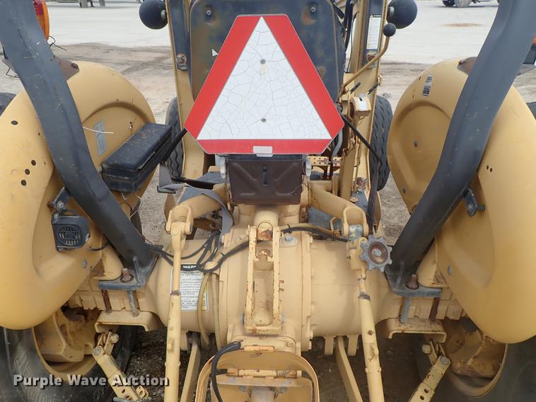 Ford 3450 tractor in Park City, KS | Item DF8846 for sale | Purple Wave