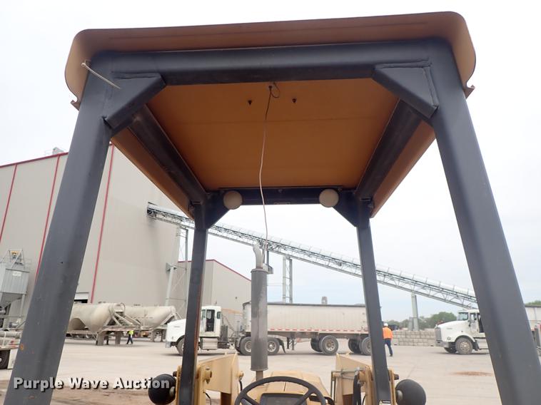 Ford 3450 tractor in Park City, KS | Item DF8846 for sale | Purple Wave