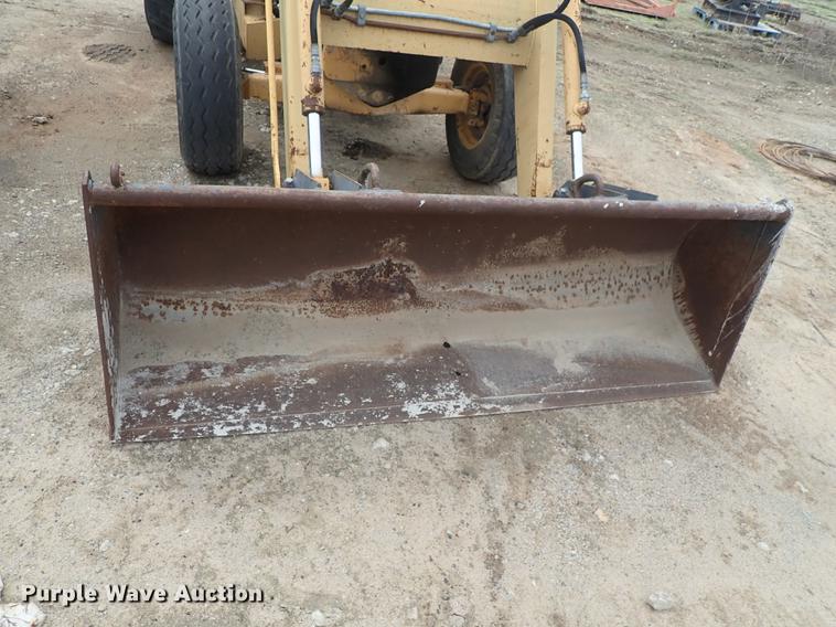 Ford 3450 tractor in Park City, KS | Item DF8846 for sale | Purple Wave