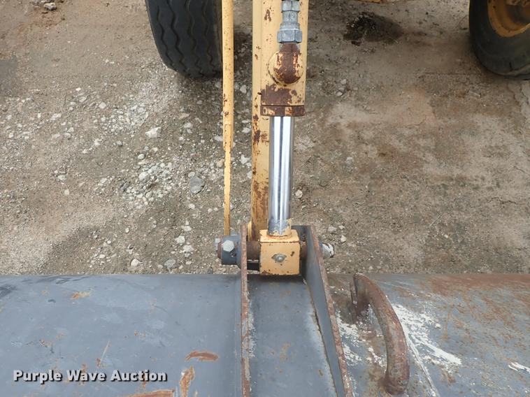 Ford 3450 tractor in Park City, KS | Item DF8846 for sale | Purple Wave