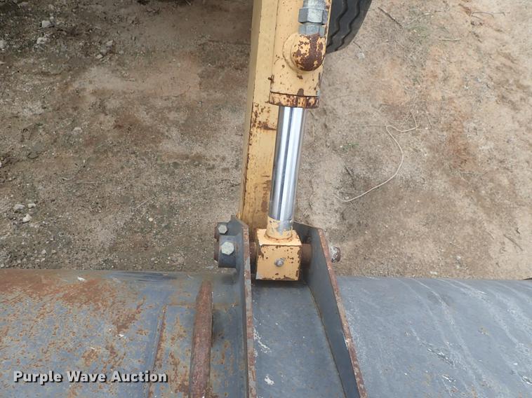 Ford 3450 tractor in Park City, KS | Item DF8846 for sale | Purple Wave