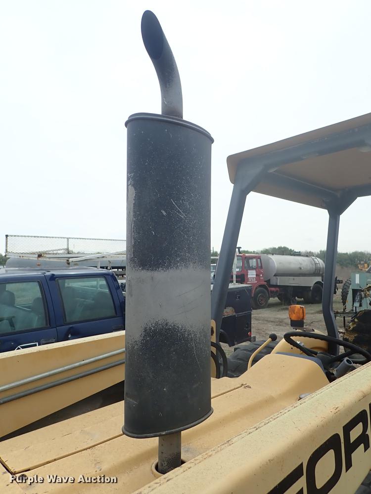 Ford 3450 tractor in Park City, KS | Item DF8846 for sale | Purple Wave