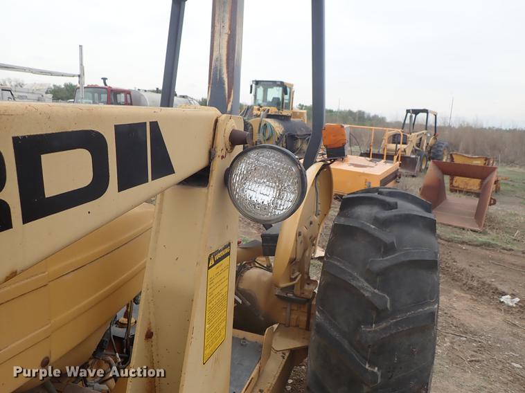 Ford 3450 tractor in Park City, KS | Item DF8846 for sale | Purple Wave