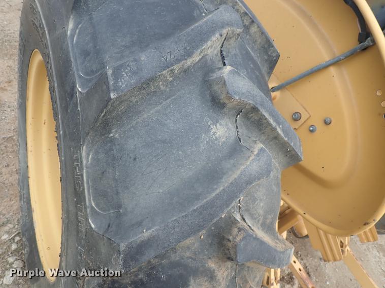 Ford 3450 tractor in Park City, KS | Item DF8846 for sale | Purple Wave