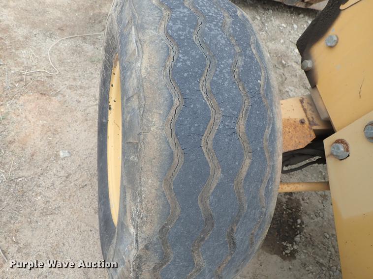 Ford 3450 tractor in Park City, KS | Item DF8846 for sale | Purple Wave