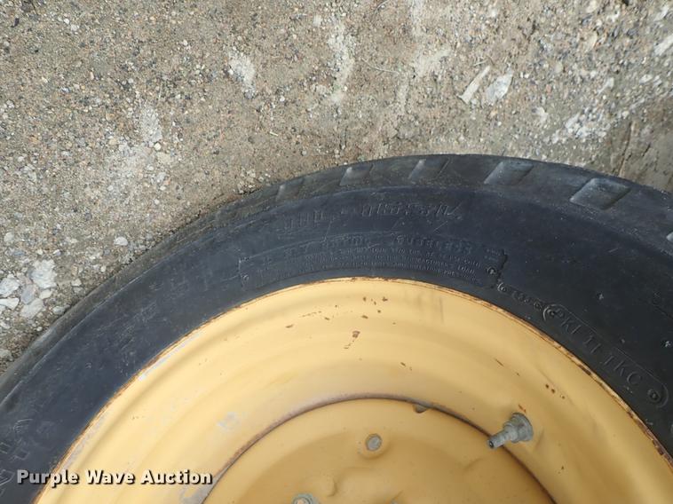 Ford 3450 tractor in Park City, KS | Item DF8846 for sale | Purple Wave