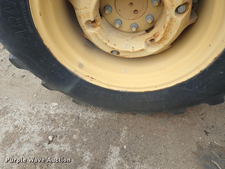 Ford 3450 tractor in Park City, KS | Item DF8846 for sale | Purple Wave