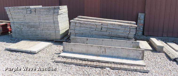 Aluminum brick pattern concrete forms in Tonganoxie, KS | Item FJ9064 ...